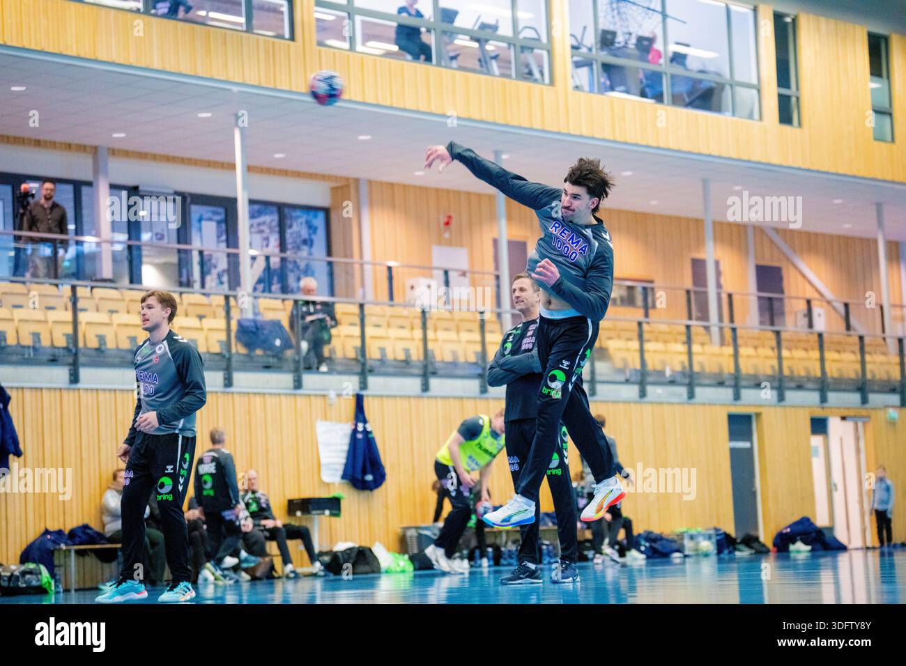 Bekkestua 20260114. Simen Ulstad Lyse at the handball boys' training in ...