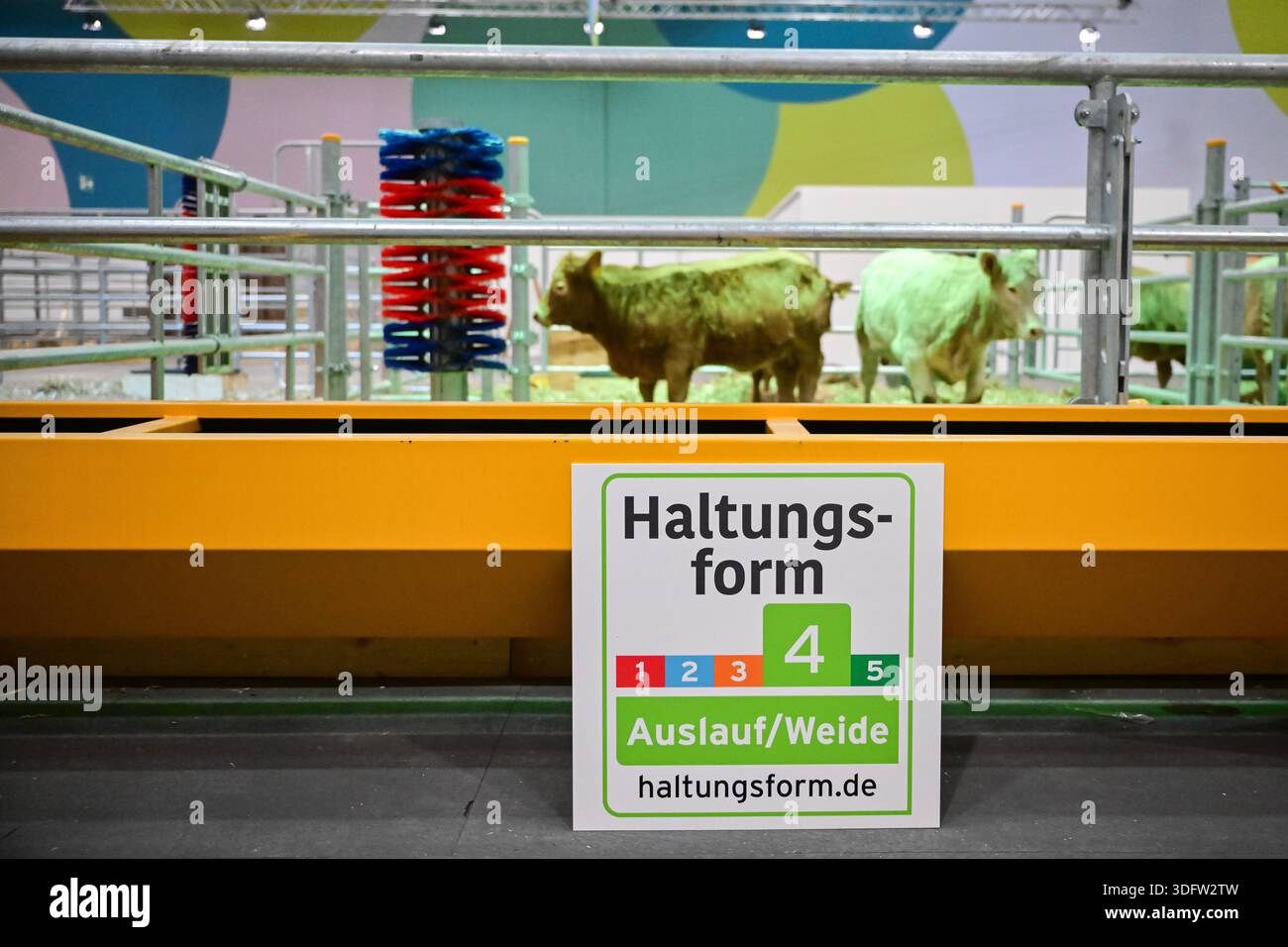 14 January 2026, Berlin: A sign with the inscription "Haltungsform 4 ...