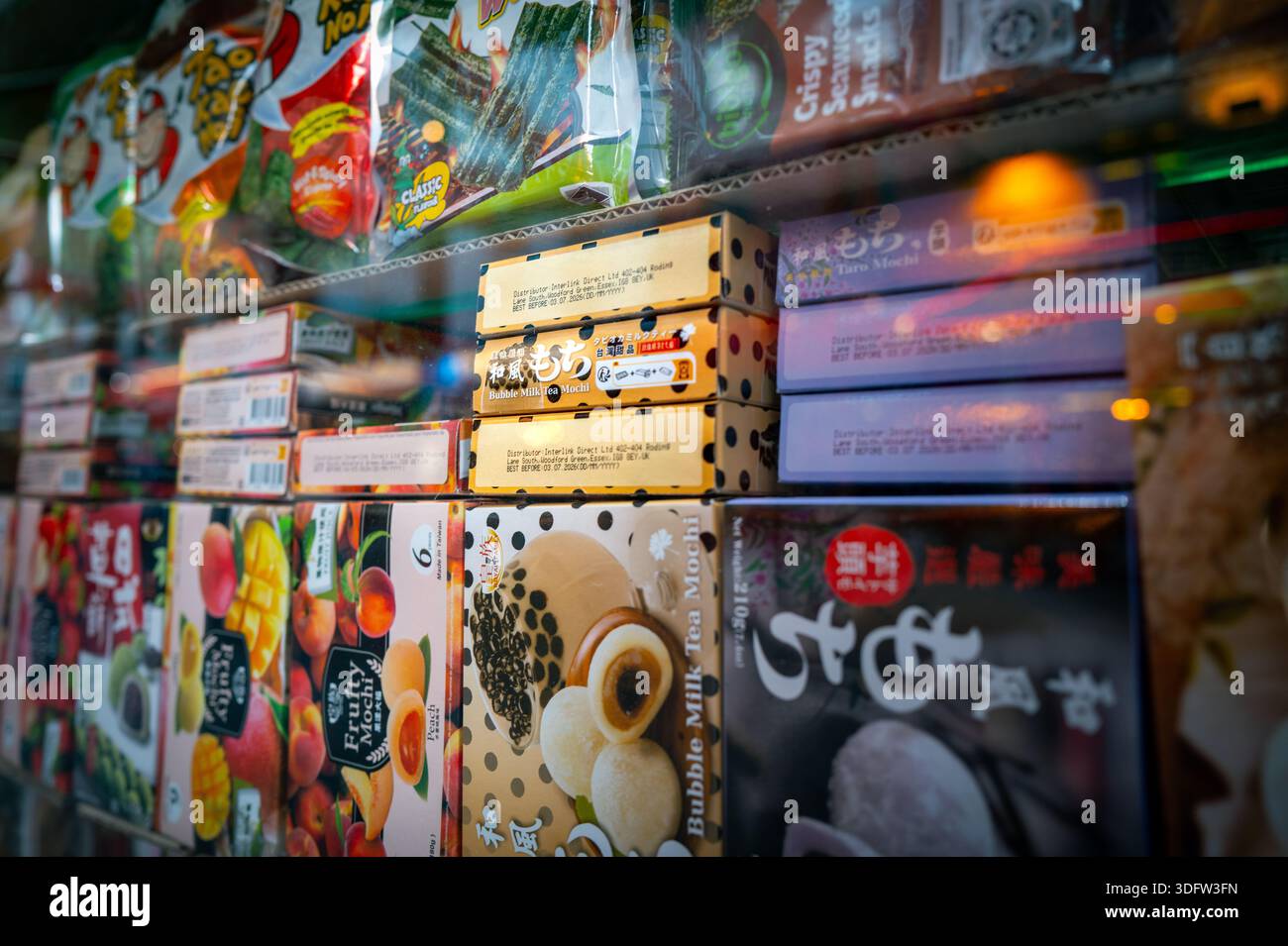Packets of sweet chinese delicacies hi-res stock photography and images ...