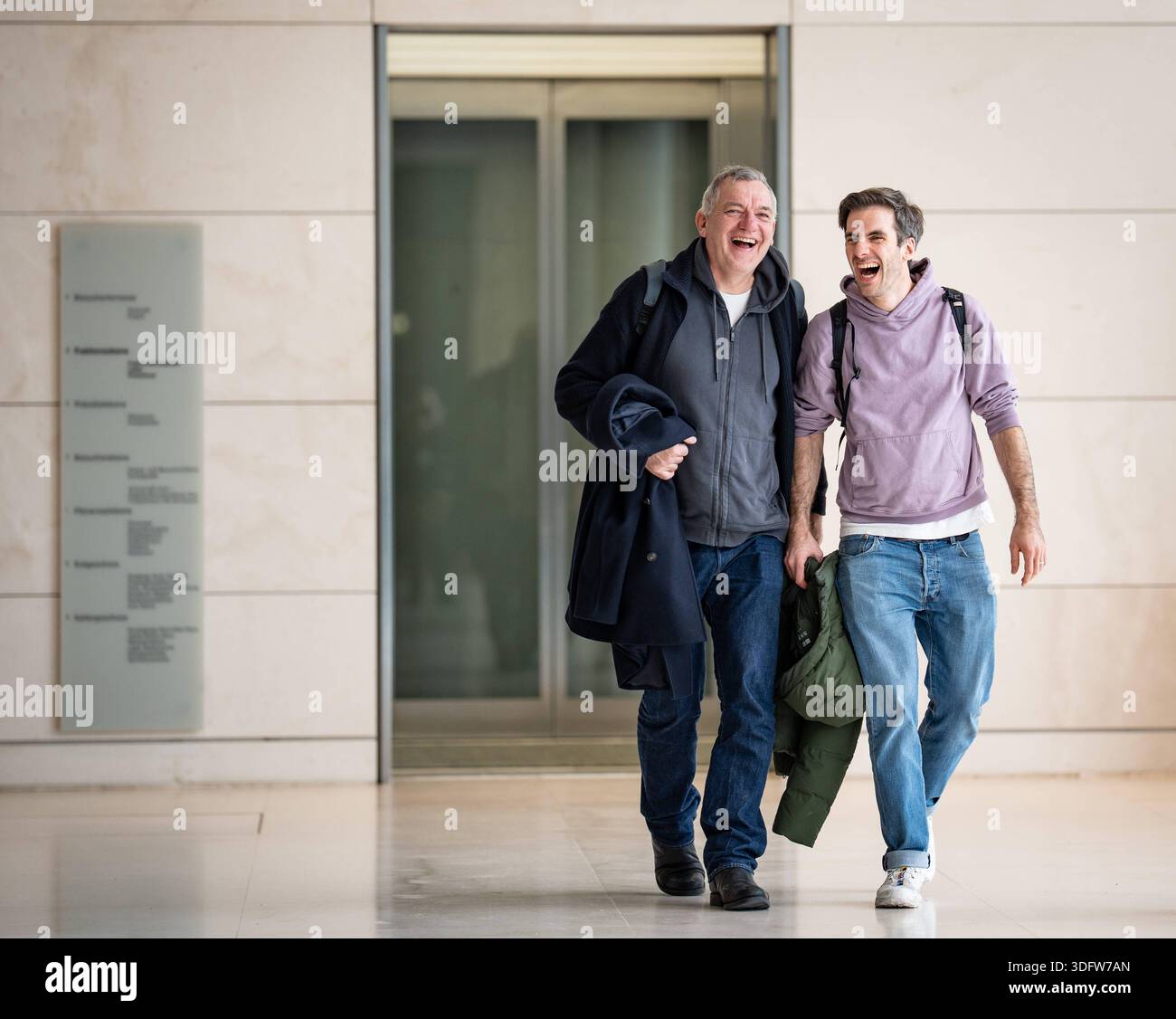 Jan van Aken, Parteivorsitzender Die Linke, gemeinsam mit seinem ...