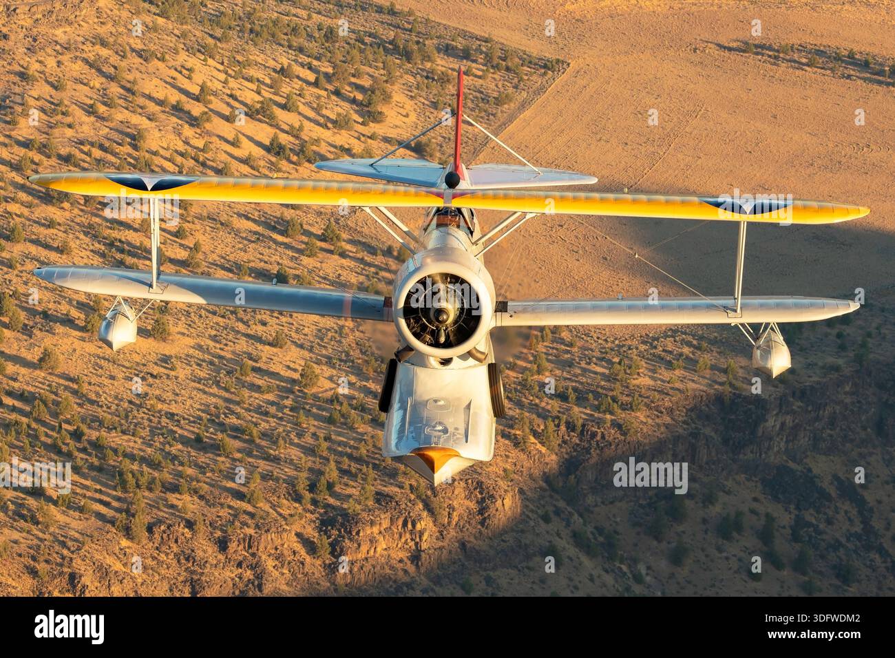 Two bay biplane hi-res stock photography and images - Alamy