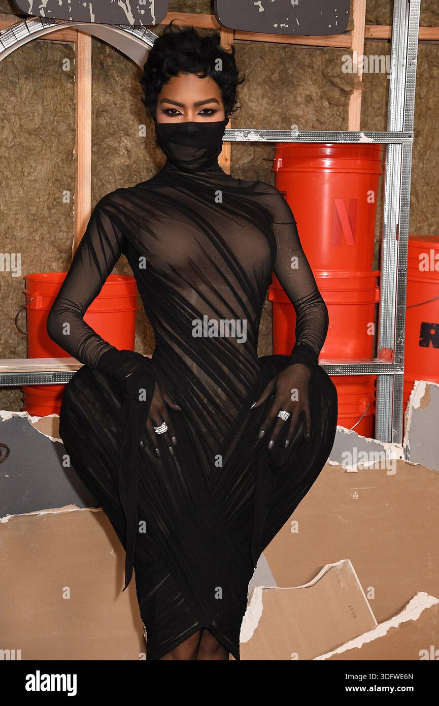NEW YORK, NY - JANUARY 13: Teyana Taylor at the Netflix World premiere ...