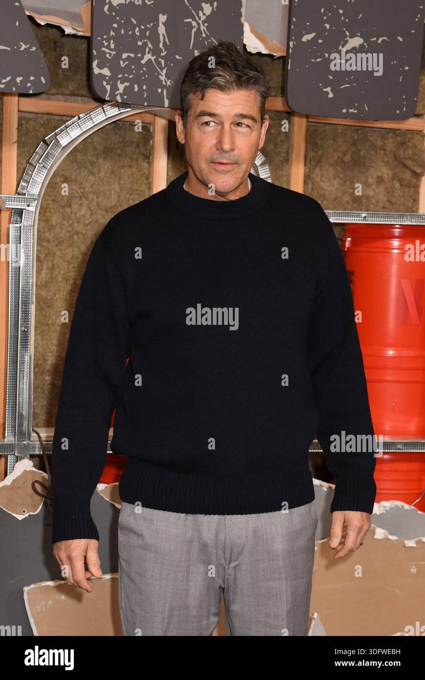 NEW YORK, NY - JANUARY 13: Kyle Chandler at the Netflix World premiere ...