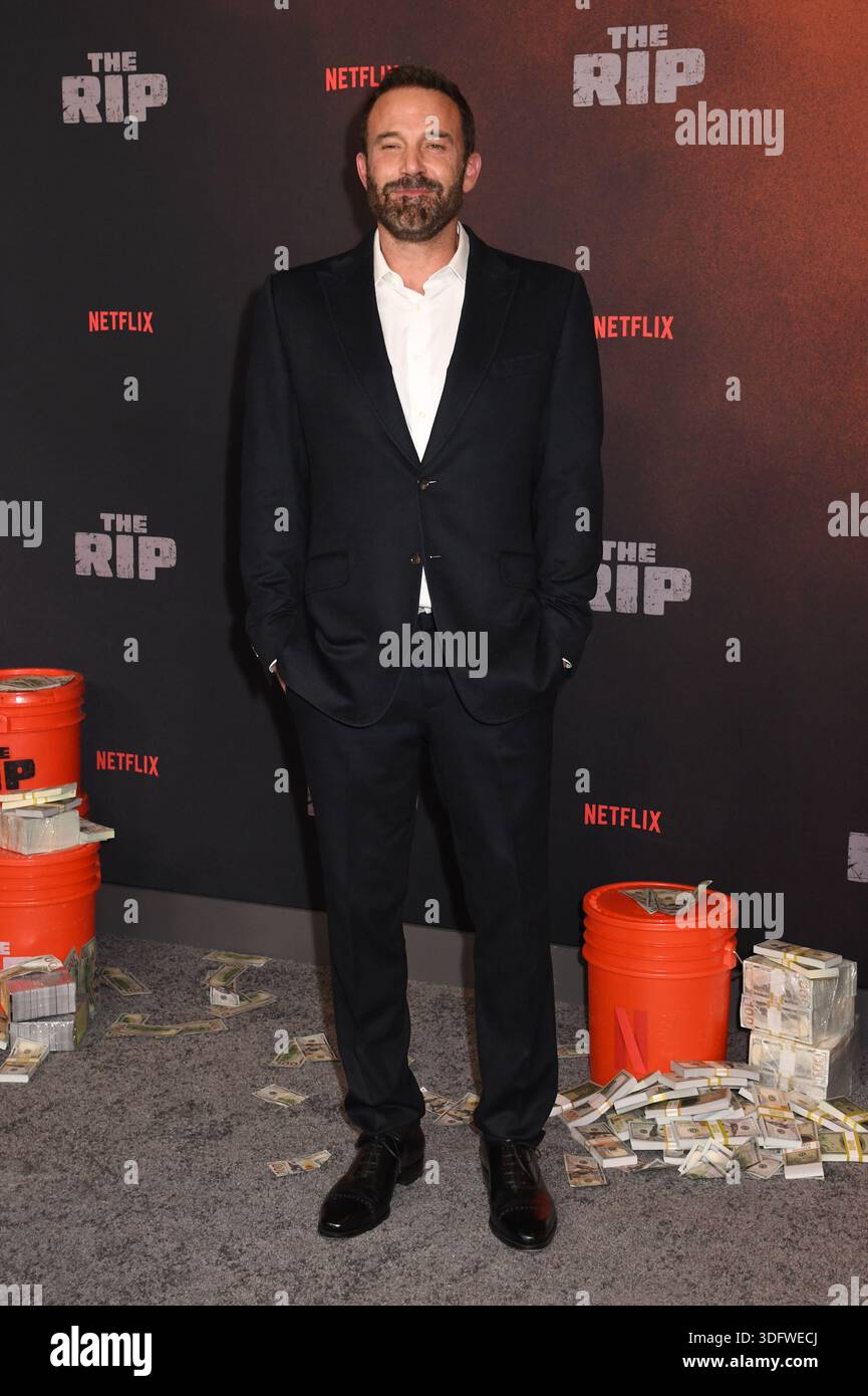 NEW YORK, NY - JANUARY 13: Ben Affleck at the Netflix World premiere of ...