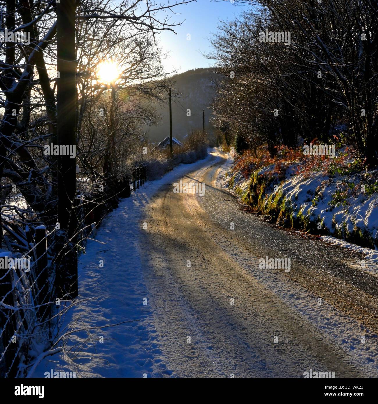 Welsh road under snow hi-res stock photography and images - Alamy