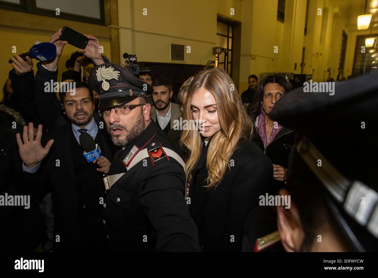 Chiara Ferragni in tribunale per la lettura della sentenza Pandoro ...