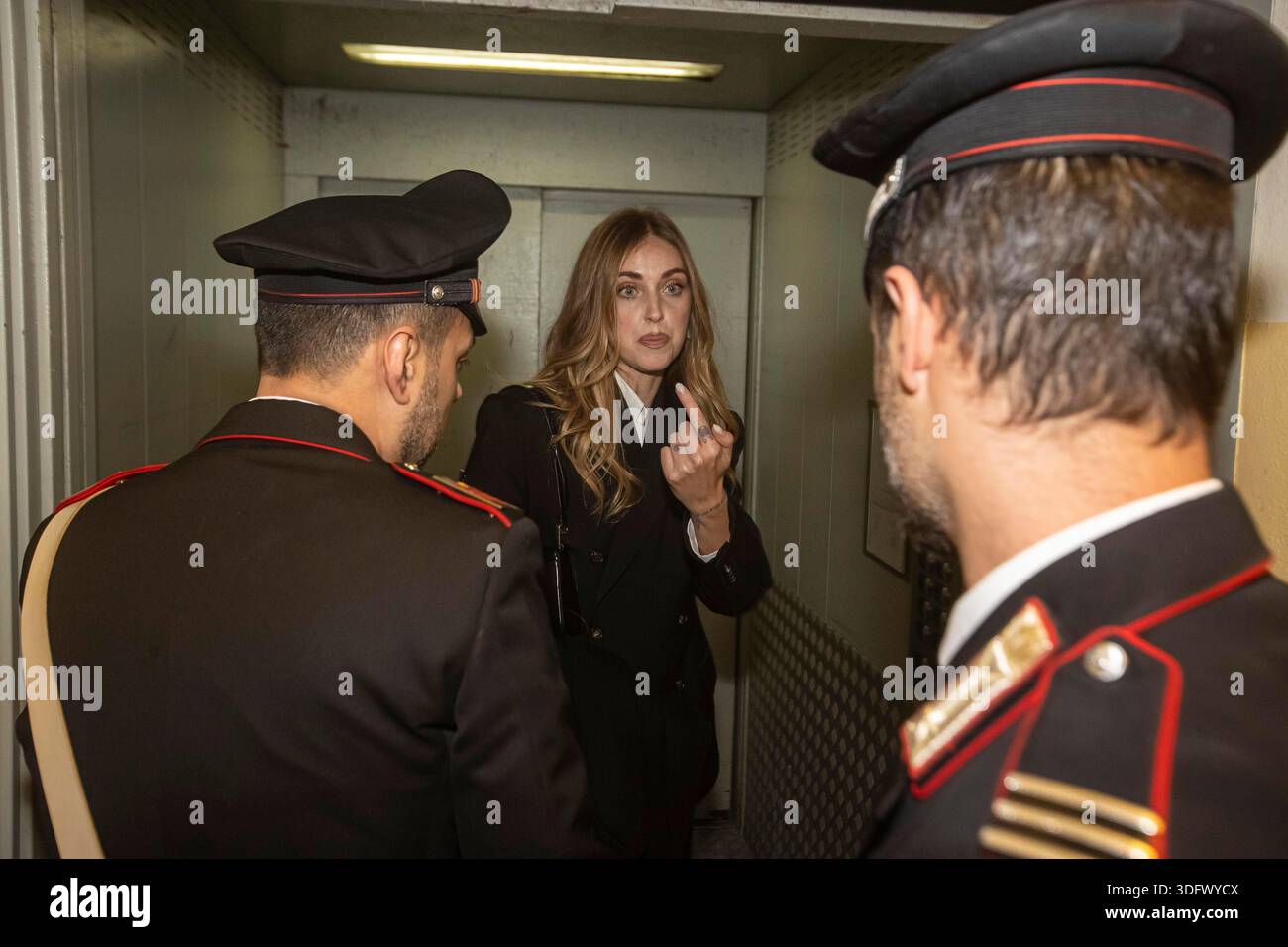Chiara Ferragni in tribunale per la lettura della sentenza Pandoro ...