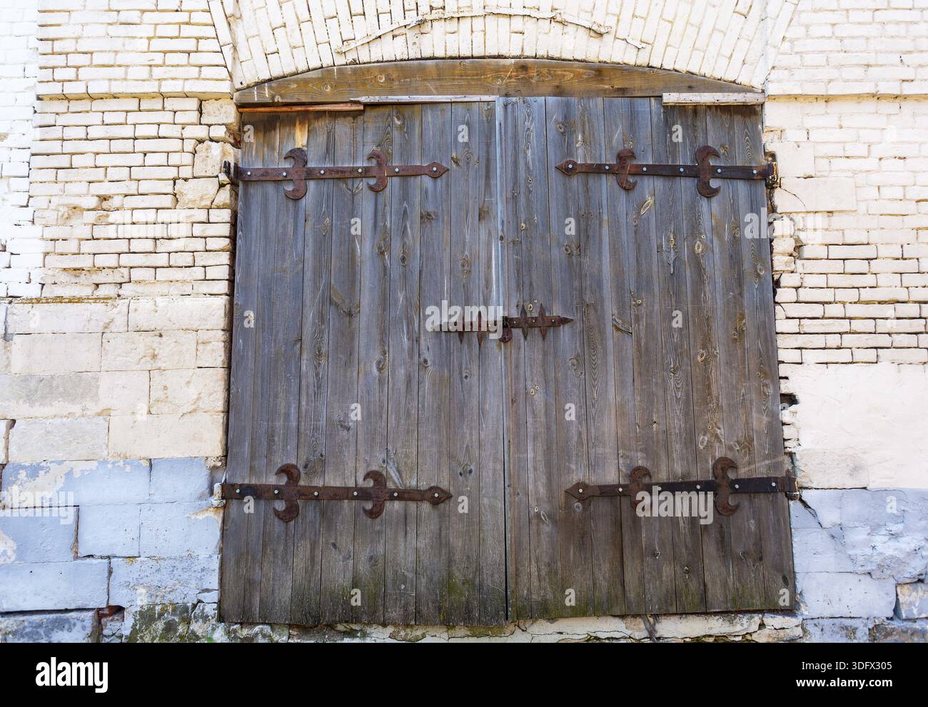Old wooden gate with forged massive metal hinges Stock Photo - Alamy