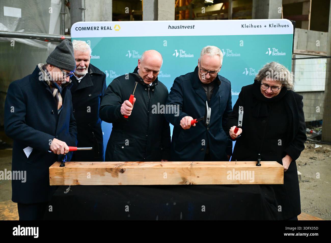 14 January 2026, Berlin: Andreas Rauch (l-r), Head of Construction and ...