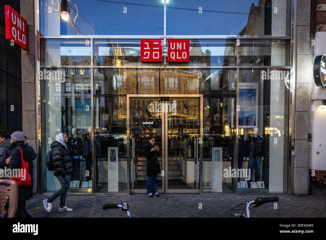 AMSTERDAM - A store has closed its doors due to a power outage. Power ...
