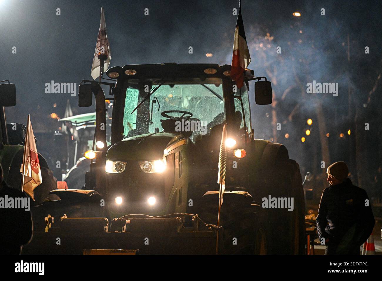 Hundreds of tractors belonging to the FNSEA, Young Farmers and the ...
