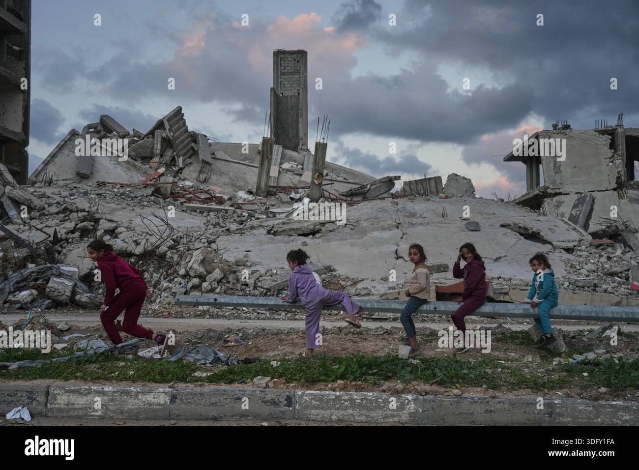 Palestinians girls play amid buildings destroyed by Israeli air and ...