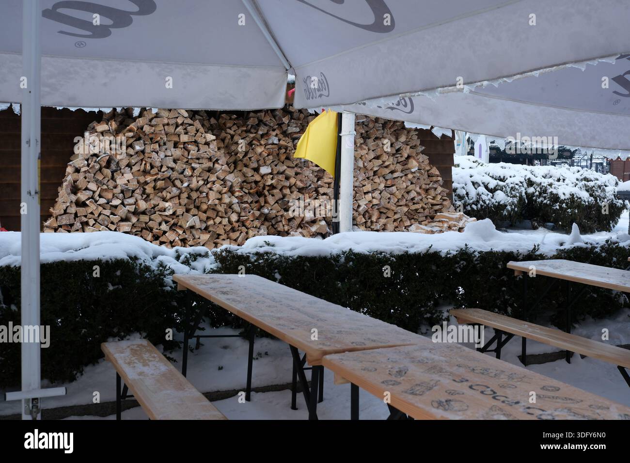 Snow blankets ground firewood hi-res stock photography and images - Alamy