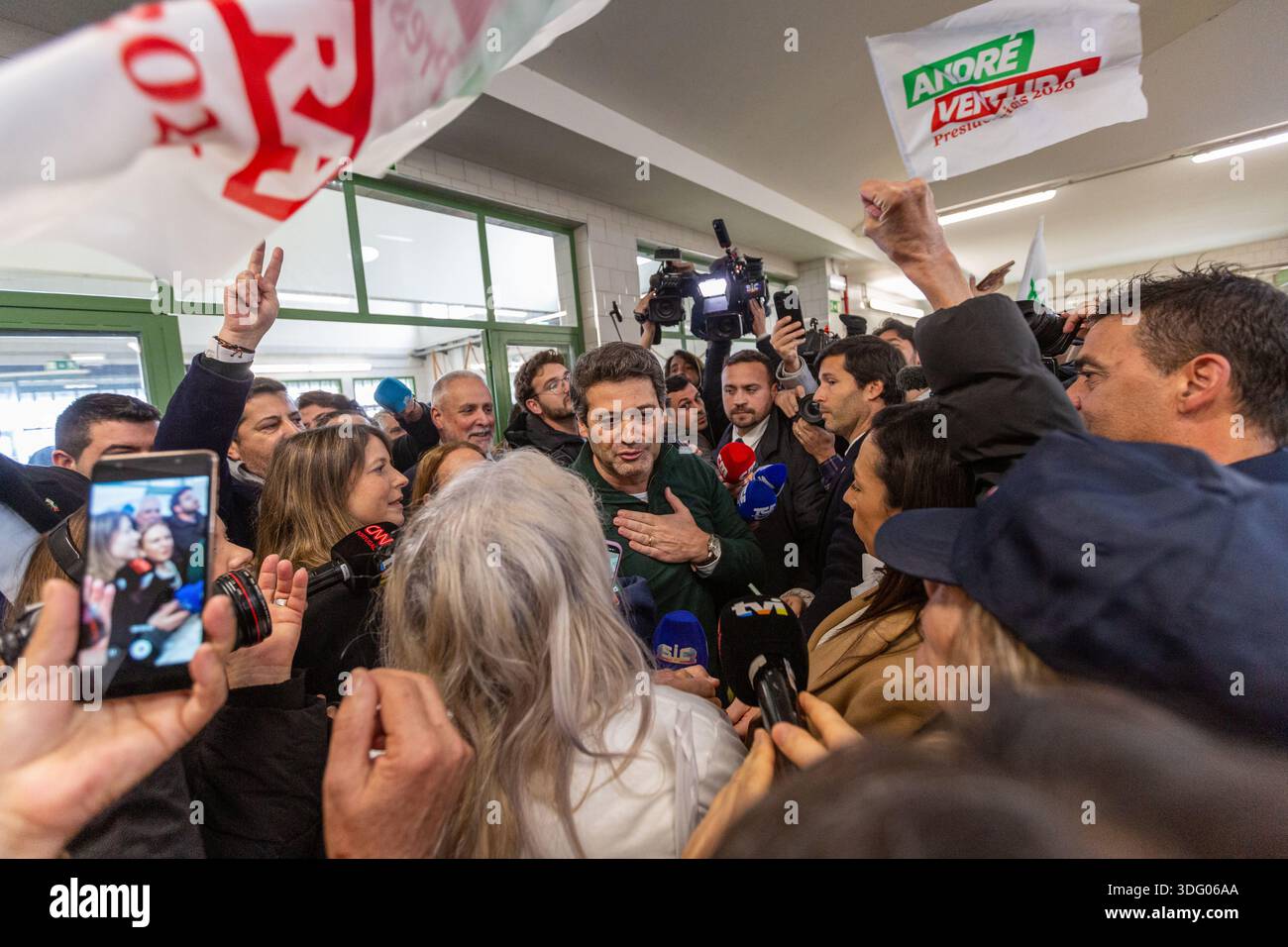 Presidential candidate André Ventura meets vendors and locals at the ...