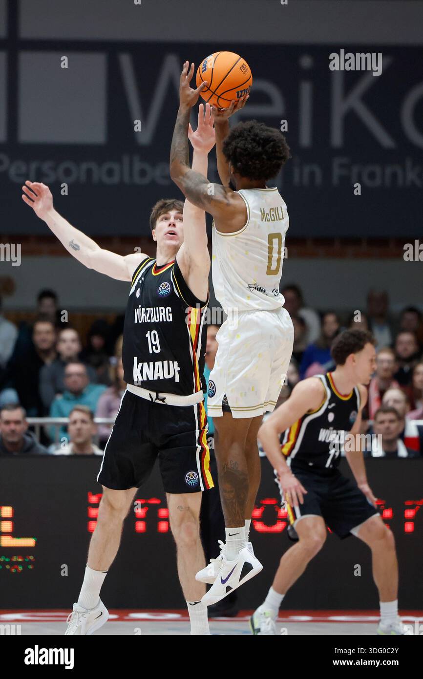 f.l.t.r.: Christian Skladanowski (Fitness First Wuerzburg Baskets, 19 ...