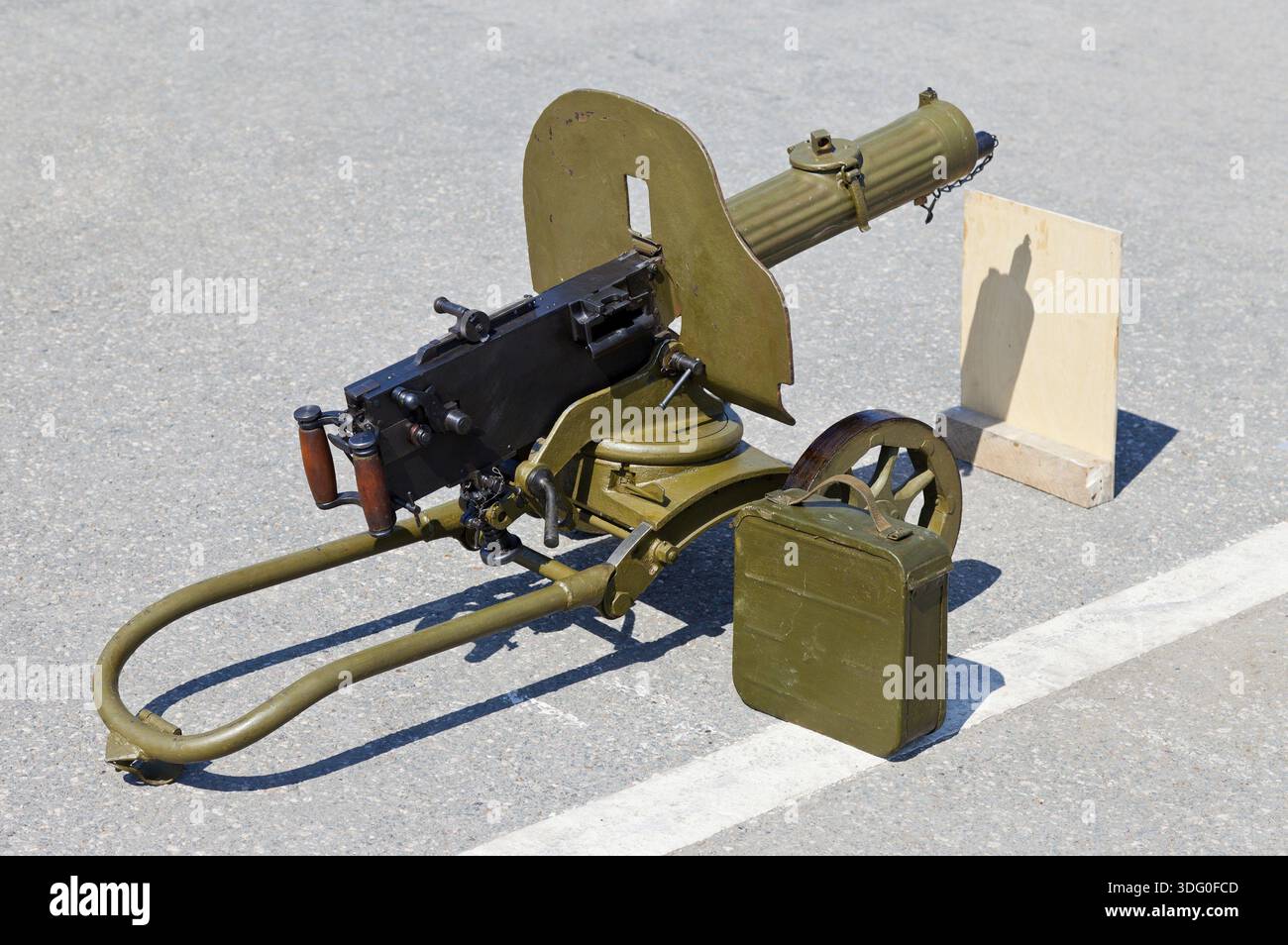 Historical weapon machine gun Maxim Stock Photo - Alamy