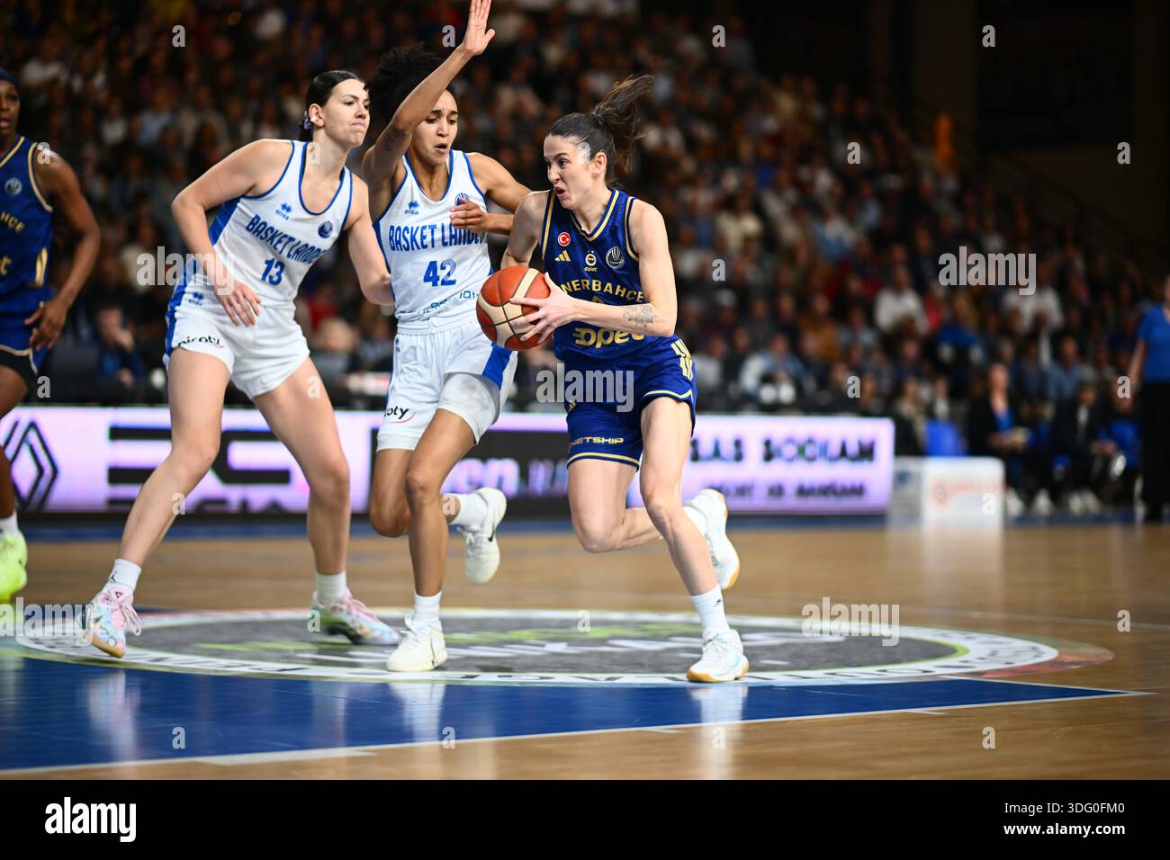 Olcay Cakir Turgut of Fenerbahce and Leila Lacan of Basket Landes ...