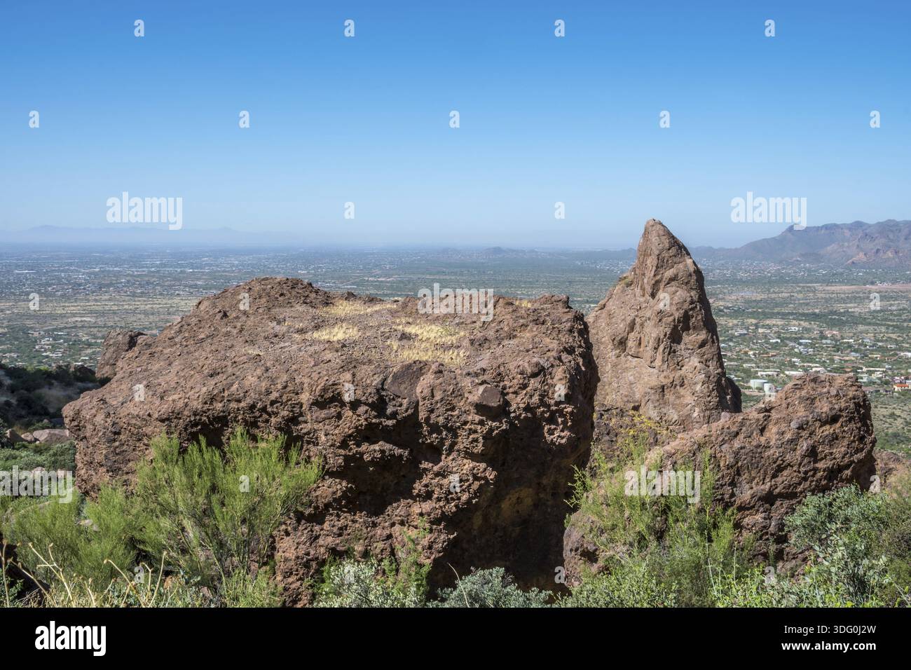 Epic desert landscape scenery from the walking trail of Siphon Draw ...