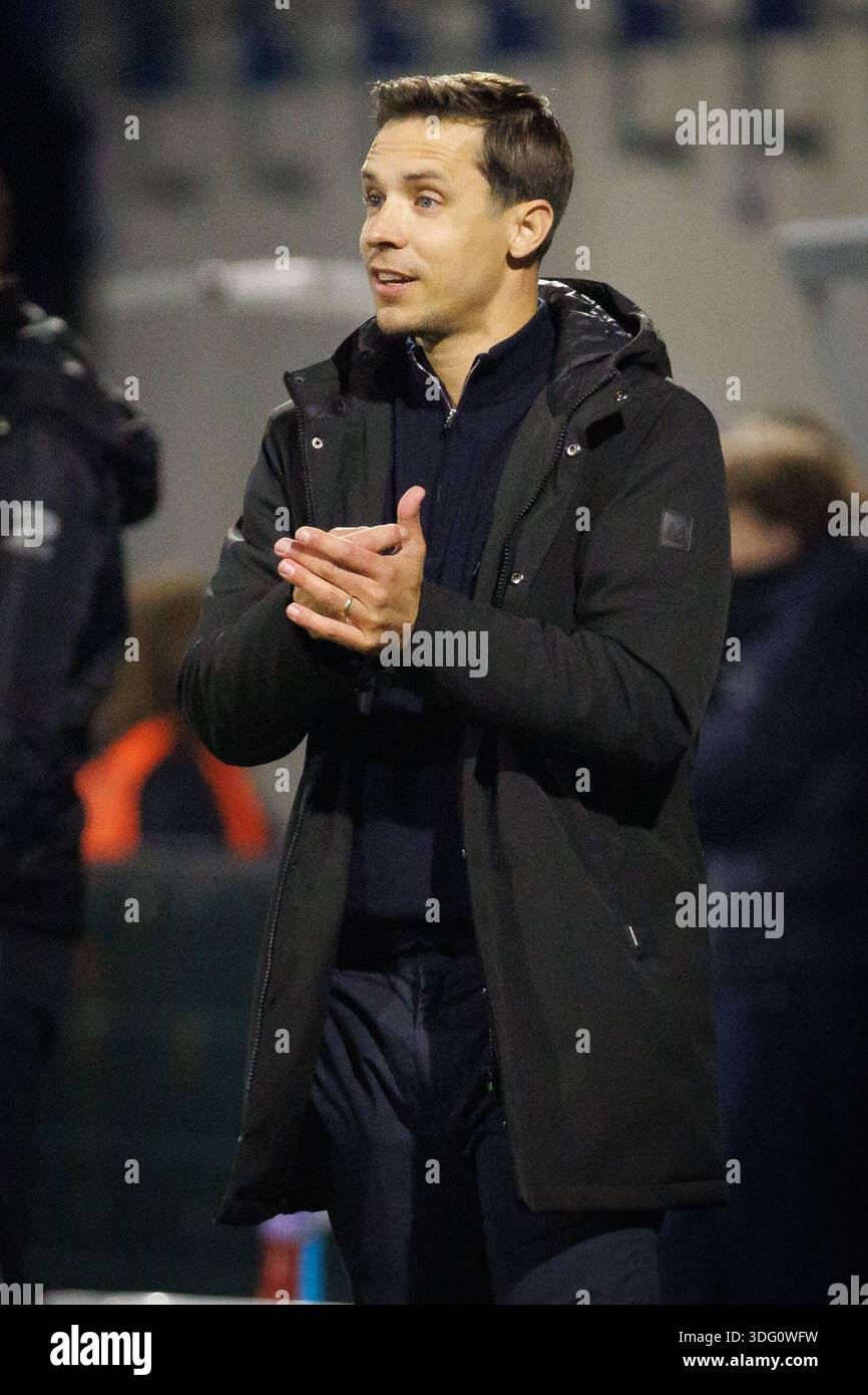 Union's head coach David Hubert pictured during a soccer game between ...
