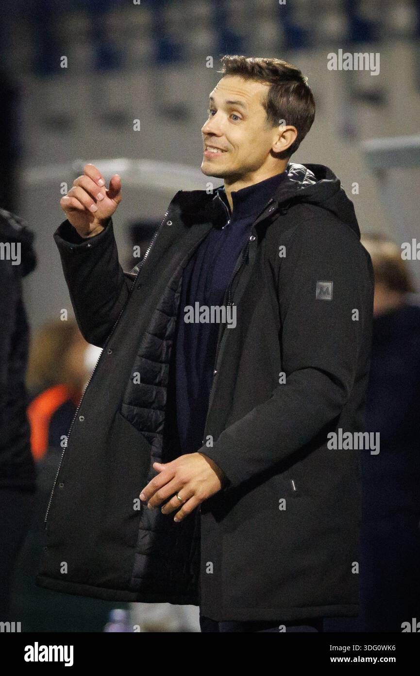 Union's head coach David Hubert pictured during a soccer game between ...