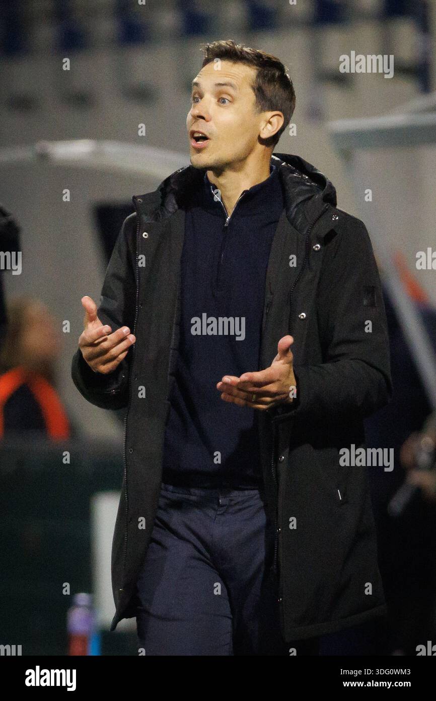 Union's head coach David Hubert pictured during a soccer game between ...