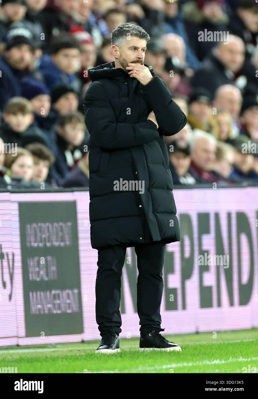 St Mirren manager Stephen Robinson reacts during the William Hill ...