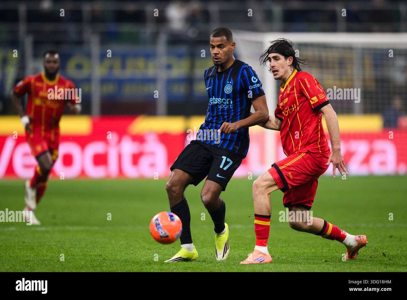 Andy Diouf of FC Internazionale competes for the ball with Omri ...