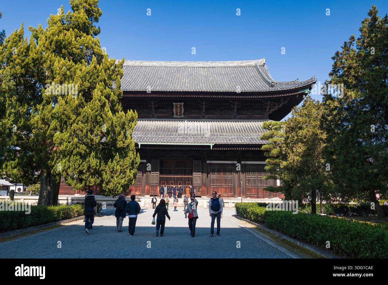 Tofuku-ji Temple's Hondo (Main Hall) stands as a magnificent example of ...