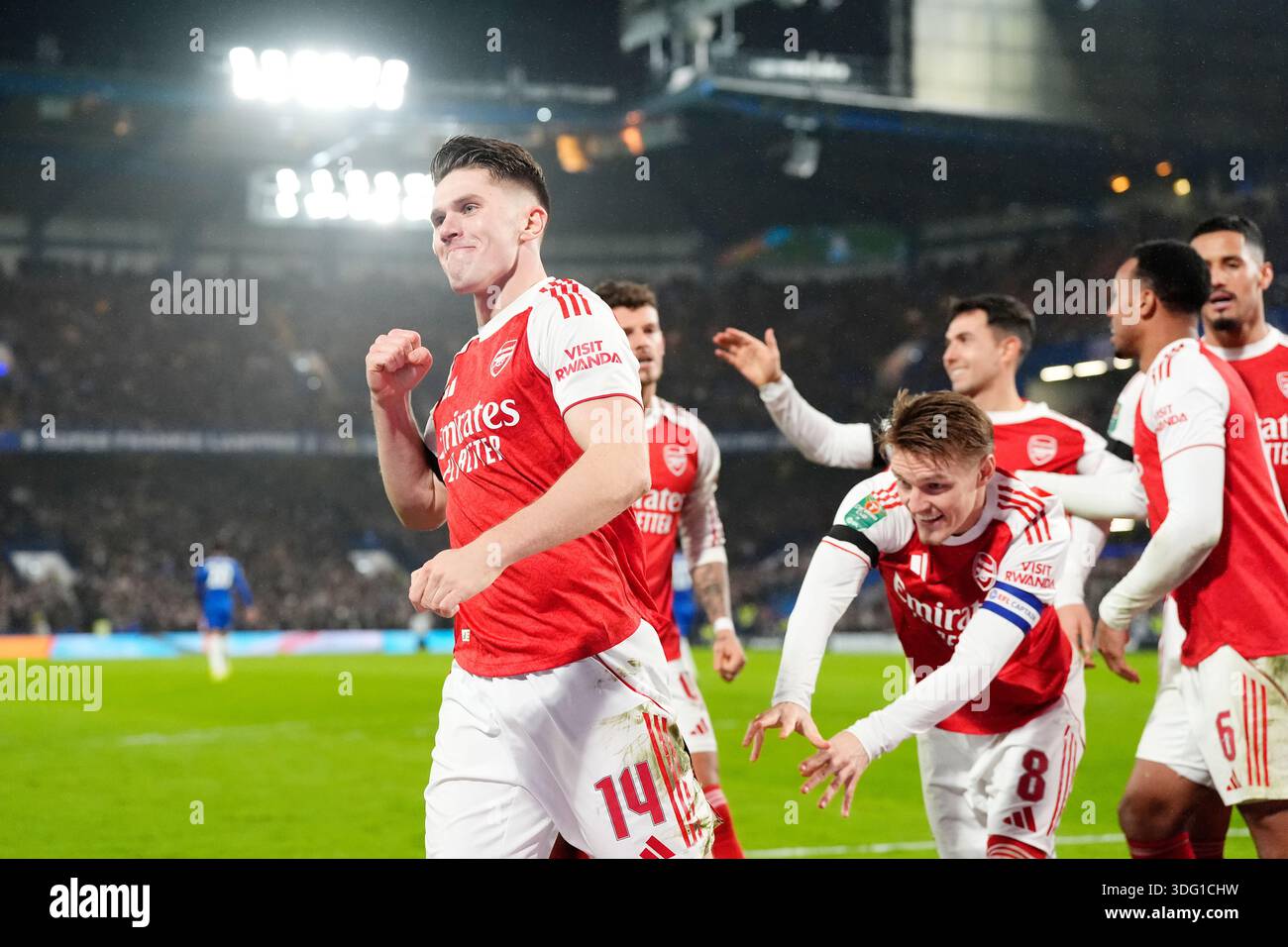 Arsenal's Viktor Gyokeres (left) celebrates scoring their side's second ...