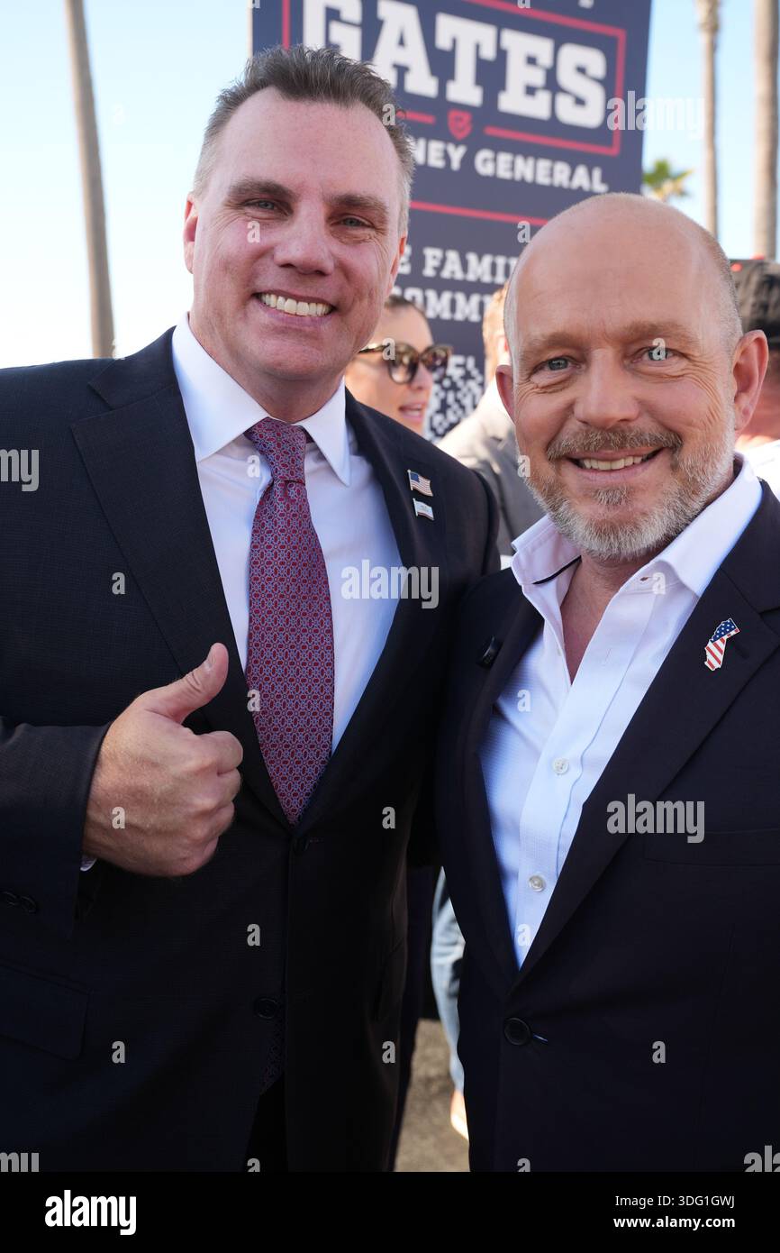Michael Gates, left, poses for a photo with gubernatorial candidate ...