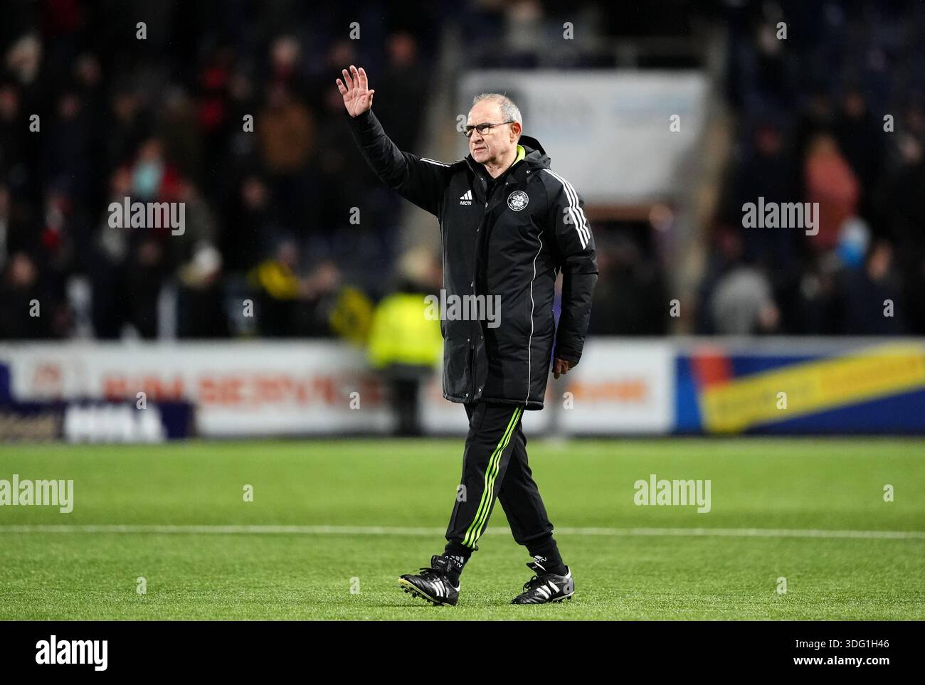 Celtic manager Martin O'Neill salutes the fans following the William ...