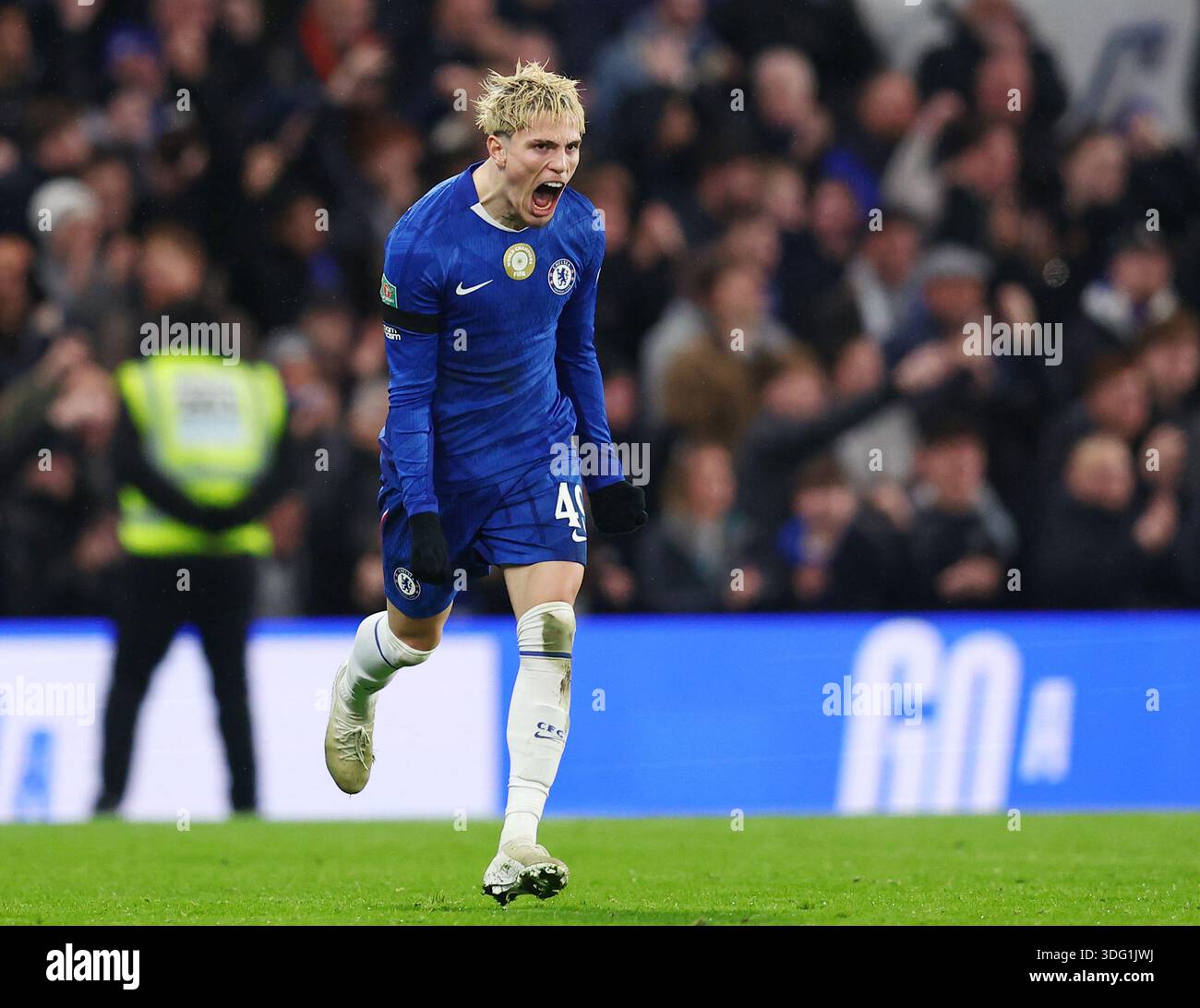 London, UK. 14th Jan, 2026. Alejandro Garnacho of Chelsea celebrates ...