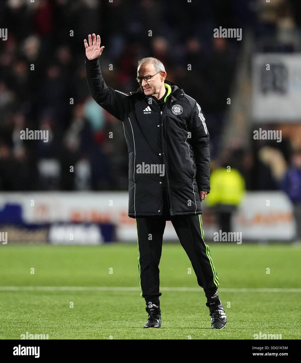 Celtic manager Martin O'Neill salutes the fans following the William ...