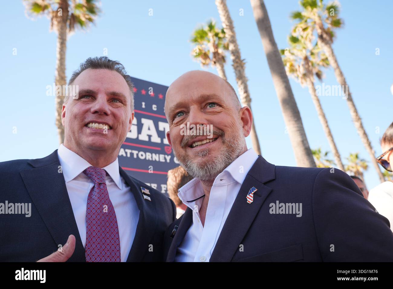 Michael Gates, left, poses for a photo with gubernatorial candidate ...