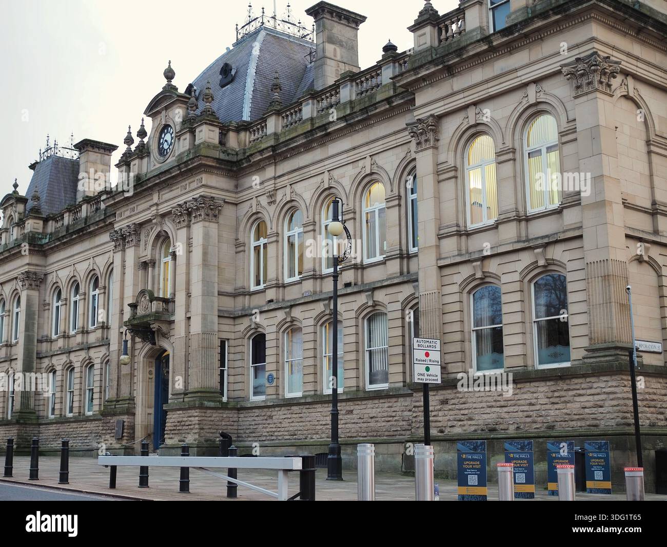 The Wolverhampton Magistrates' Court which was formerly the Town Hall ...