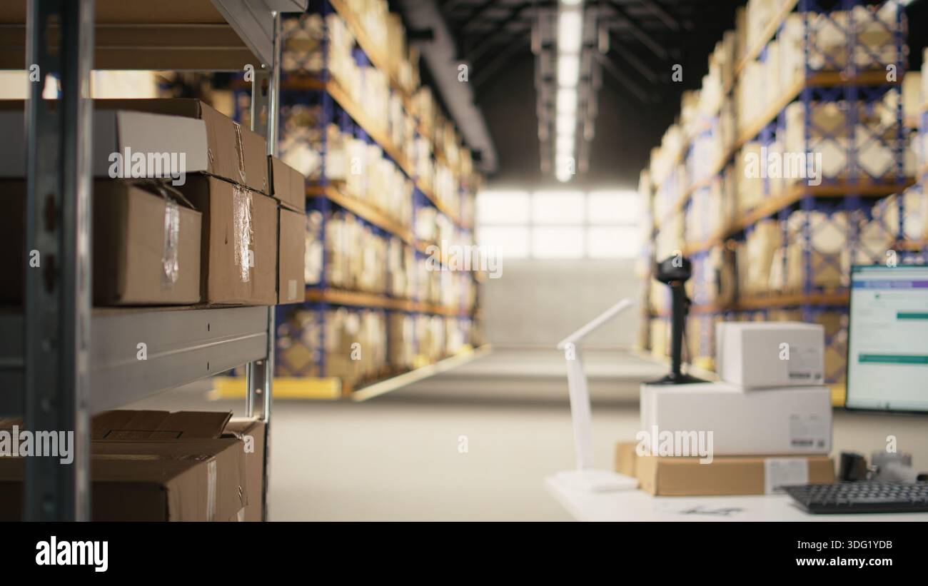 Empty fulfillment center industrial hi-res stock photography and images ...
