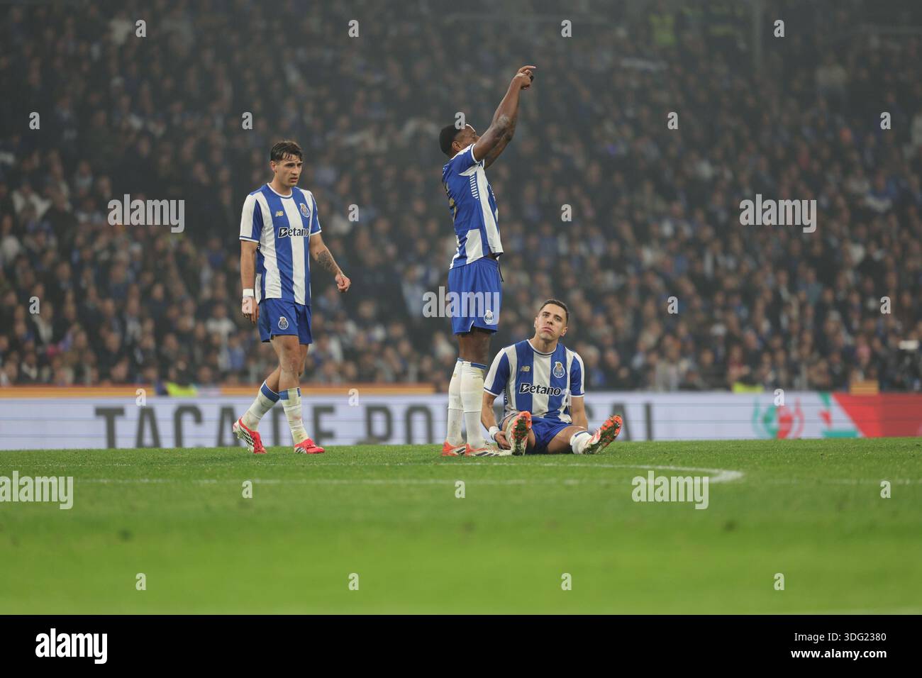 Porto, Porto, Portugal. 14th Jan, 2026. Jan Bednarek of Fc Porto injury ...