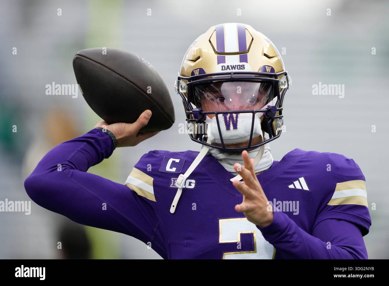 FILE - Washington quarterback Demond Williams Jr. warms up before an ...