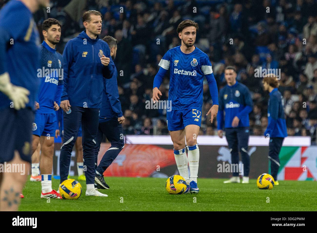 Porto, Portugal. 14th Jan, 2026. FC Porto's player Martim Fernandes in ...