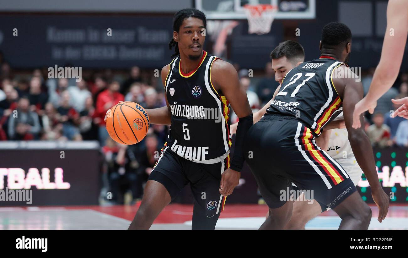 Im Bild: Marcus Carr(Wuerzburg Baskets, 5) am Ball 14.01.2026, Fitness ...