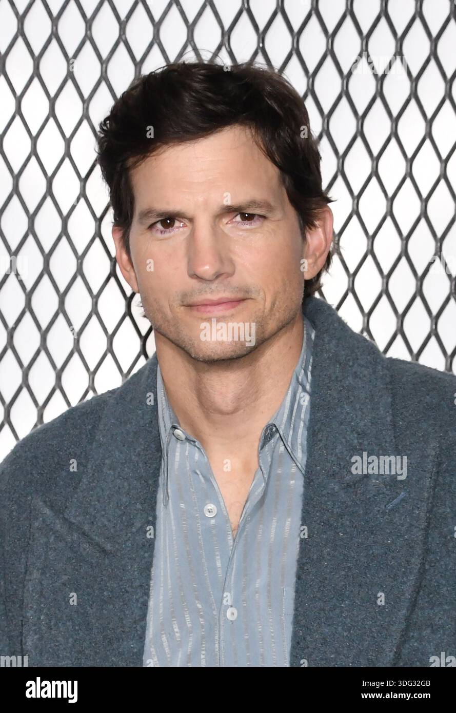 NEW YORK, NY - JANUARY 14: Ashton Kutcher at the FX premiere of The ...