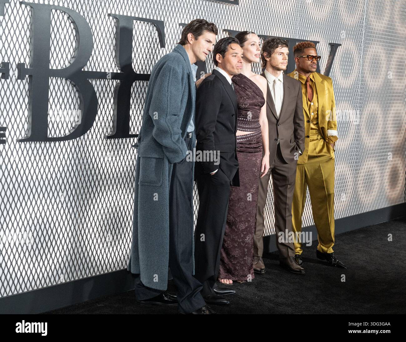 Ashton Kutcher, Anthony Ramos, Rebecca Hall, Evan Peters and Jeremy ...