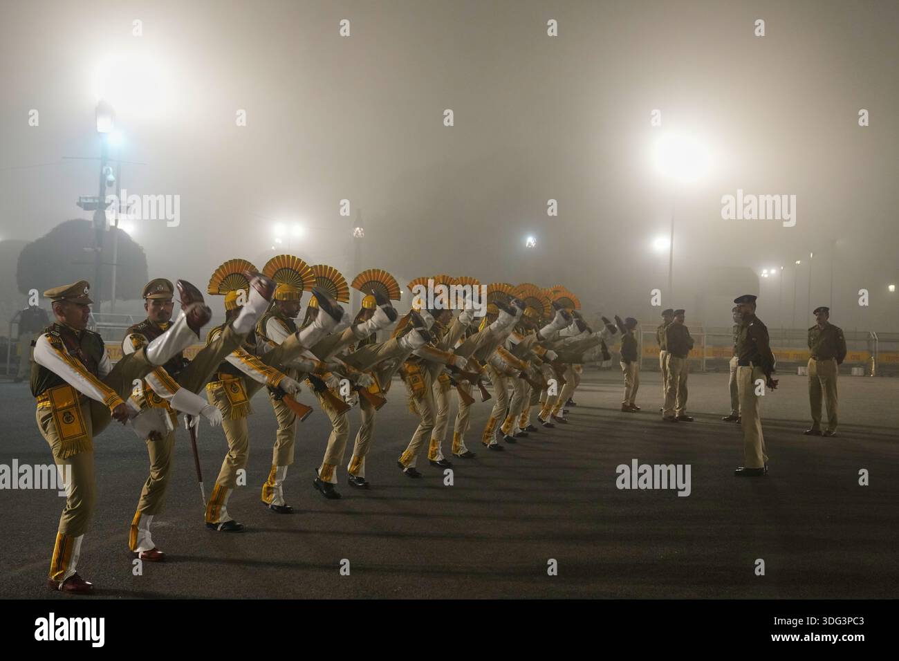 Indian Para-military force soldiers practice for Republic Day parade ...