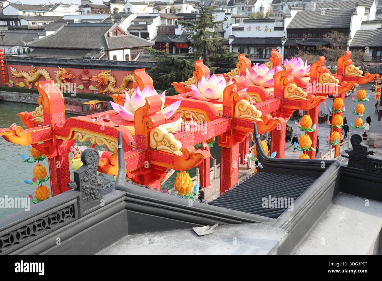 A group of festive lanterns make debut at Wende Bridge in Confucius ...