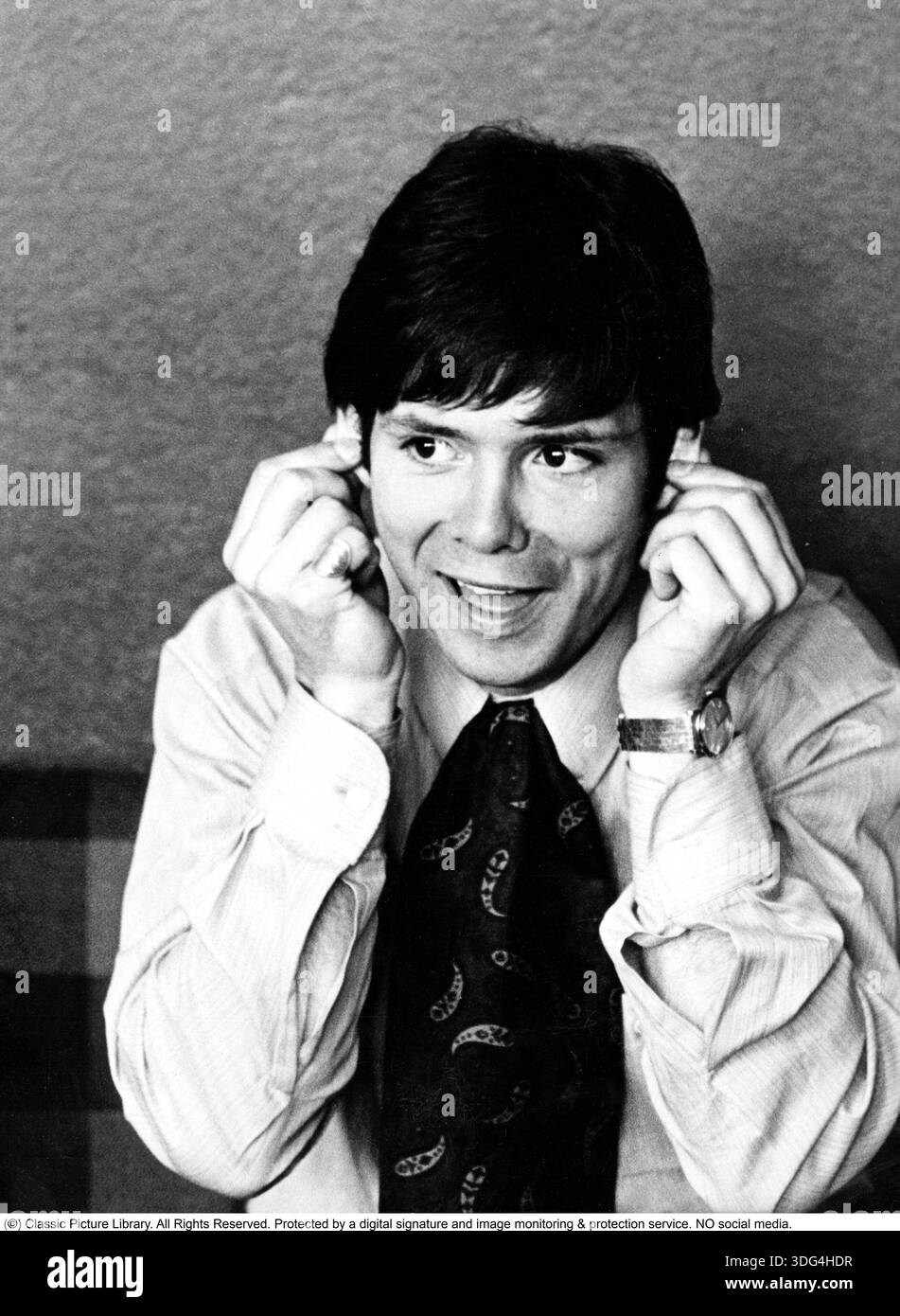 Singer actor cliff richard hi-res stock photography and images - Alamy