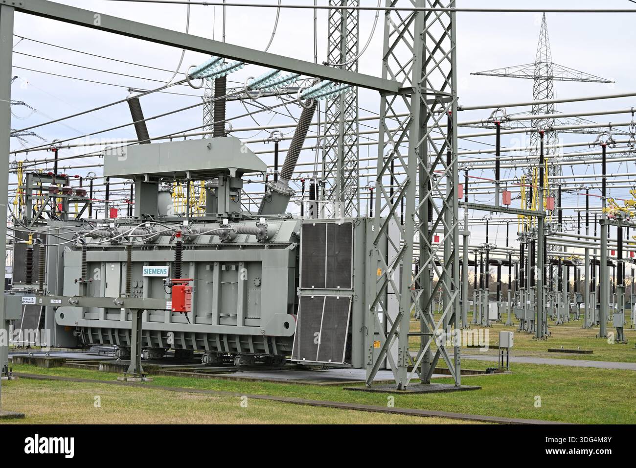 14 January 2026, Hesse, Pfungstadt: A transformer is located in a ...