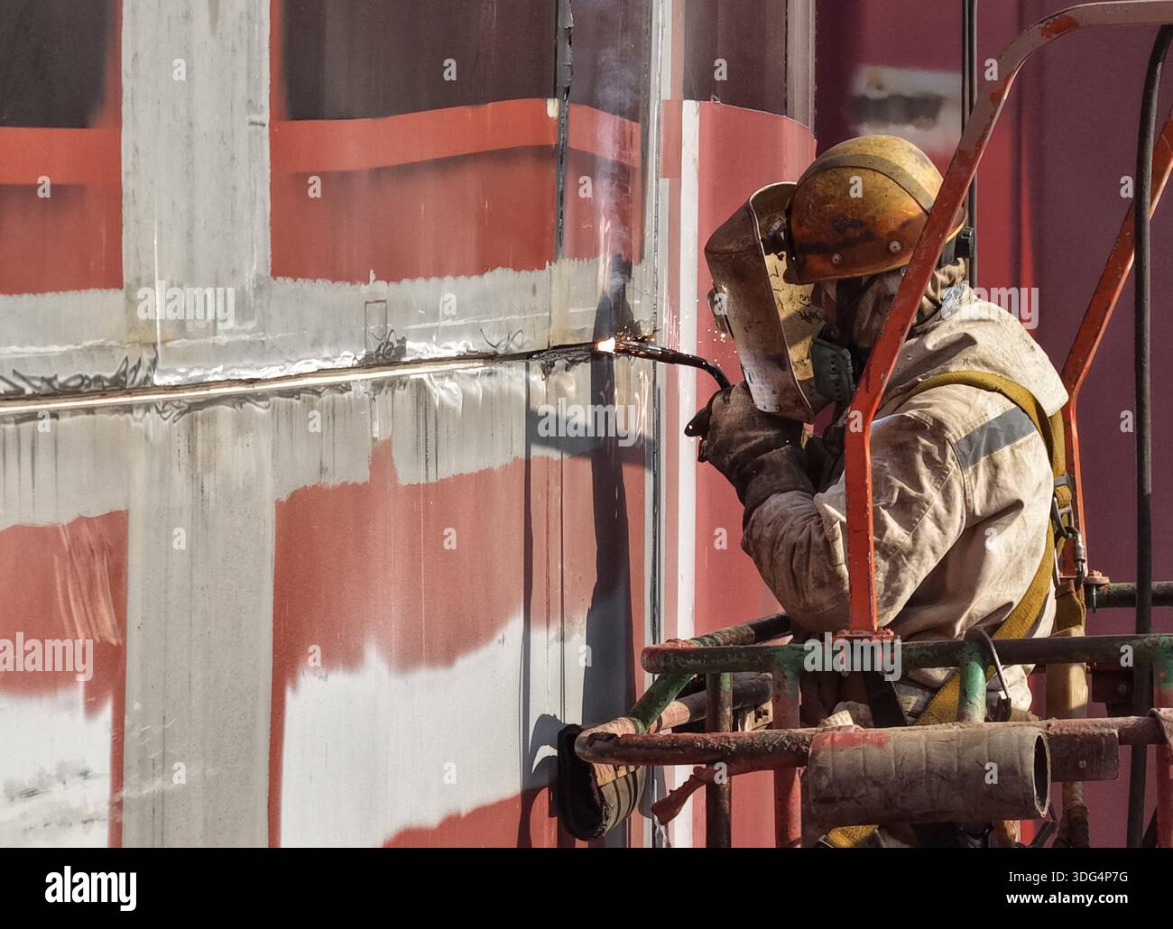 Aerial photo shows busy ship building in Yangzhou City, east China's ...