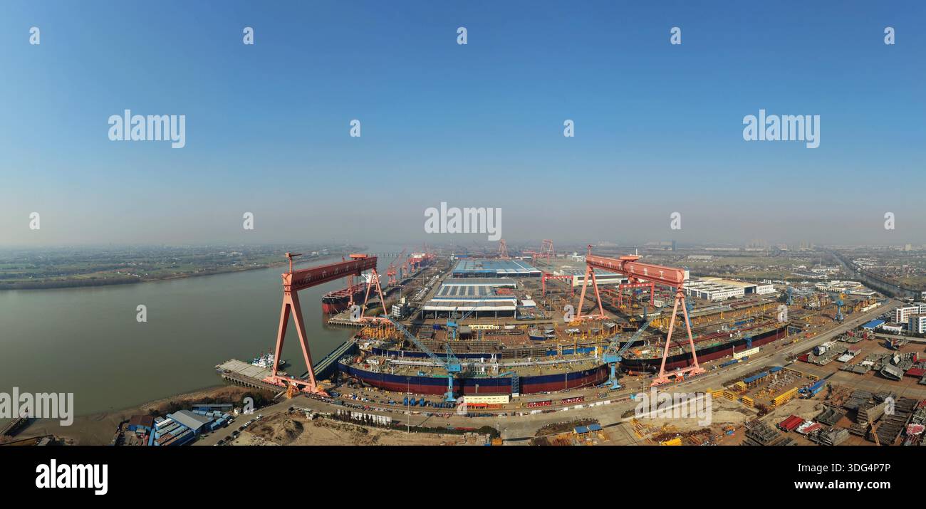 Aerial photo shows busy ship building in Yangzhou City, east China's ...