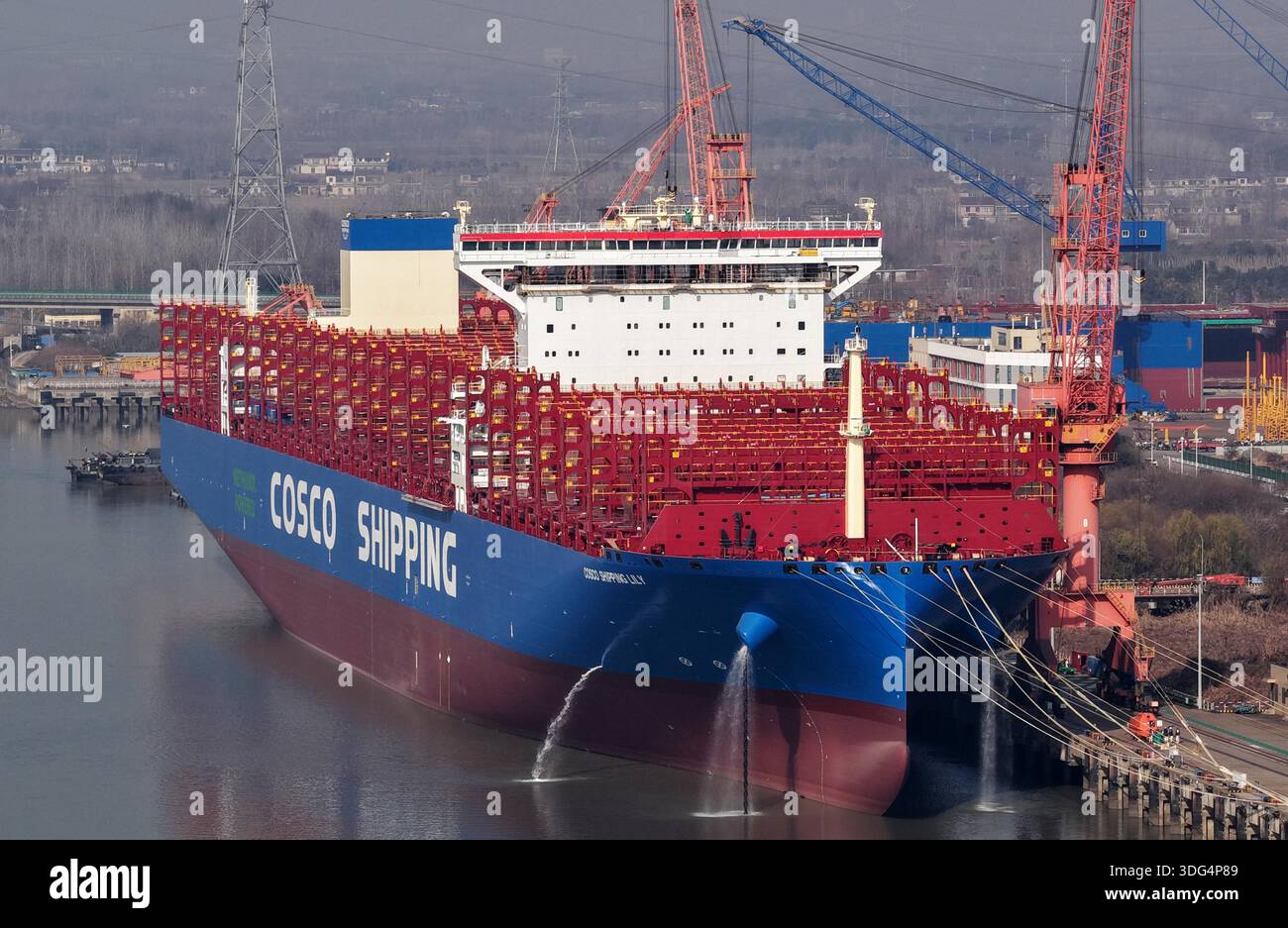 Aerial photo shows busy ship building in Yangzhou City, east China's ...