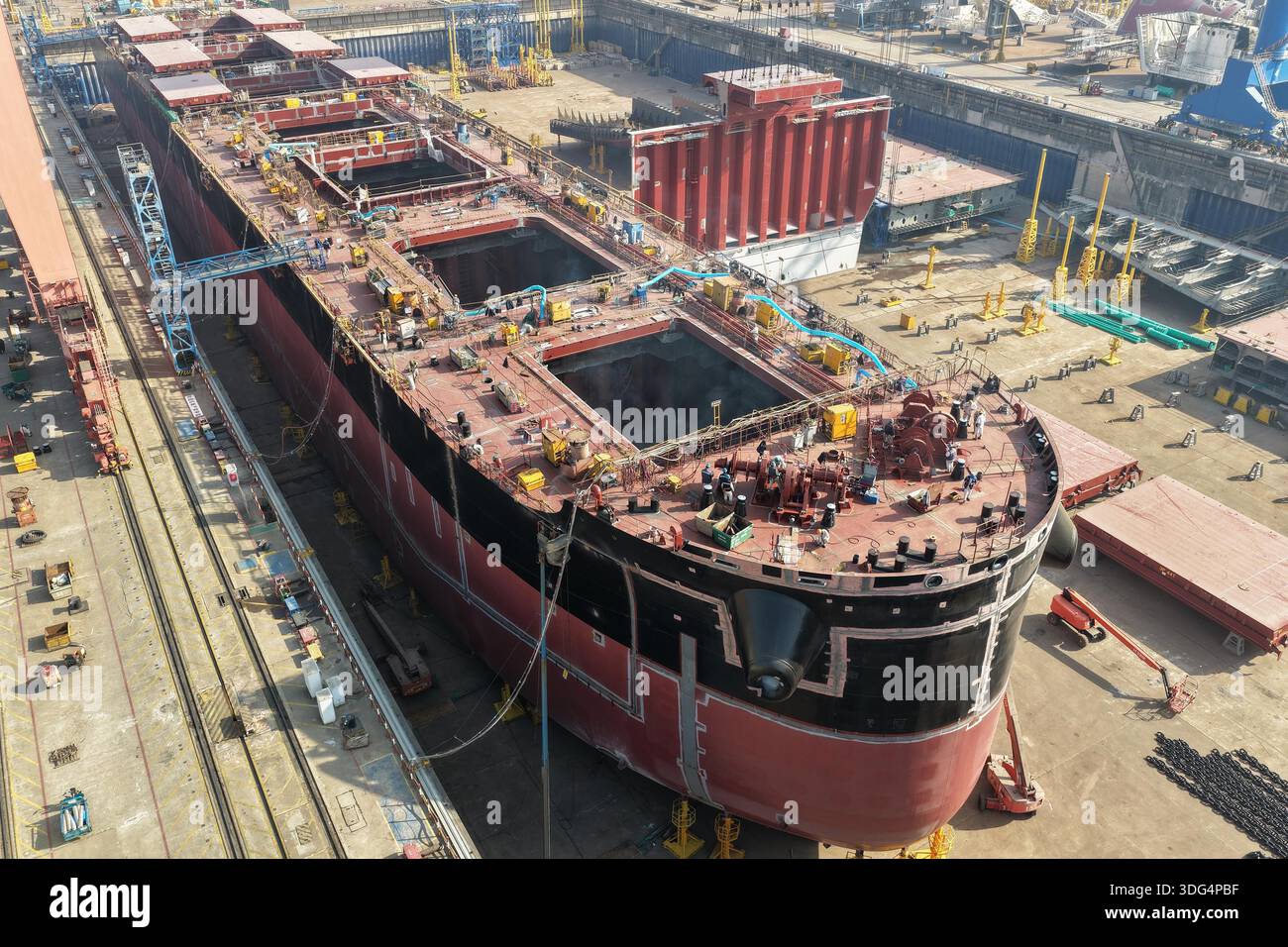 Aerial photo shows busy ship building in Yangzhou City, east China's ...